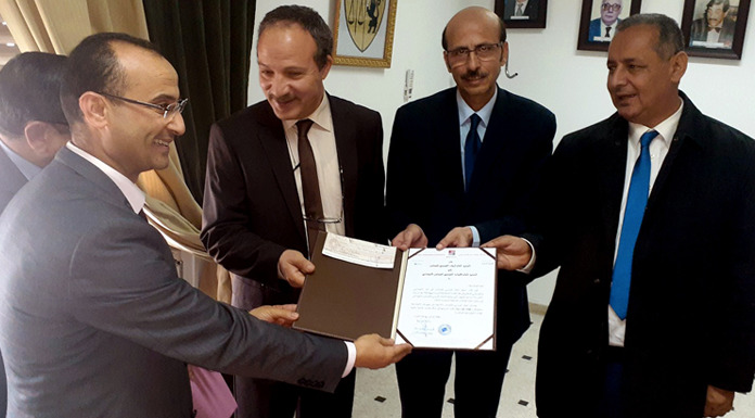 La BTS Bank remet un chèque de 250.000 dinars en soutien à l’UTSS ...