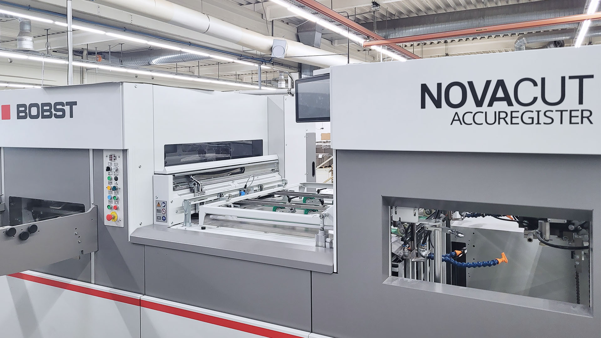 Comment Höhn Display + Packaging utilise une NOVACUT 106 ER BOBST avec ...
