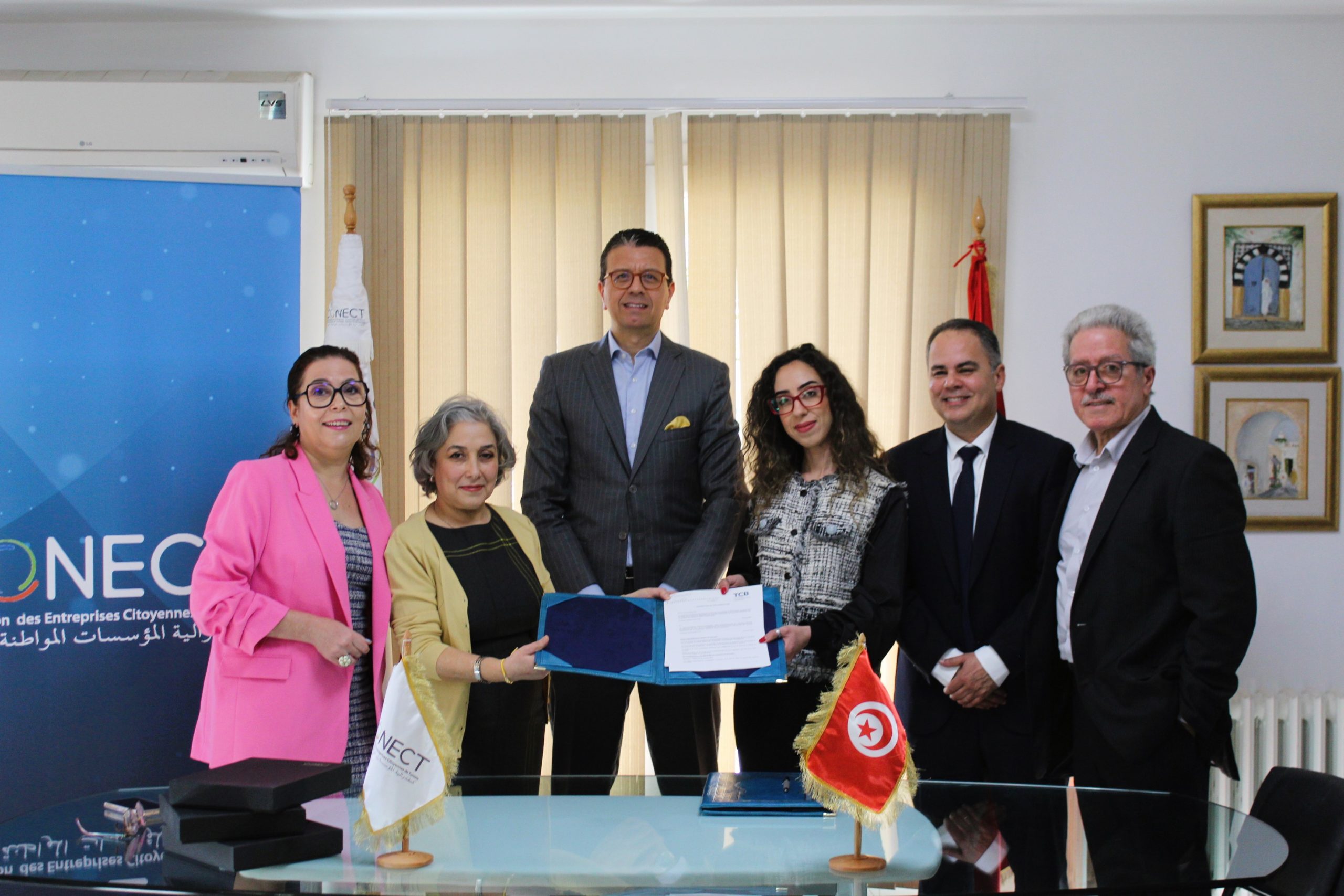 Signature de convention de collaboration entre La CONECT et Le TCB ...